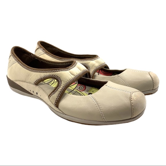 Merrell | Shoes | Merrell Pli Beige Leather Mary Jane Active Flats ...